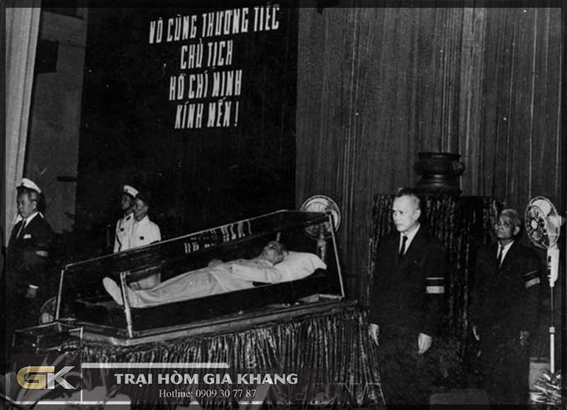 LỄ TANG HỒ CHÍ MINH VÀ NHỮNG ĐIỀU BẠN CHƯA BIẾT - TRẠI HÒM GIA KHANG